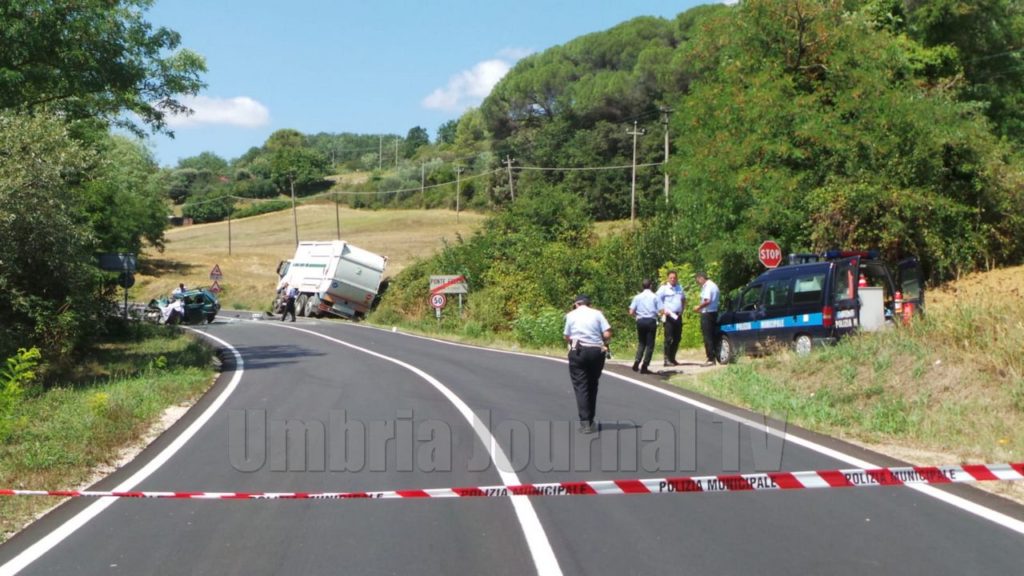 Incidente mortale a Ponte Rio di Perugia, muore un uomo, donna ferita