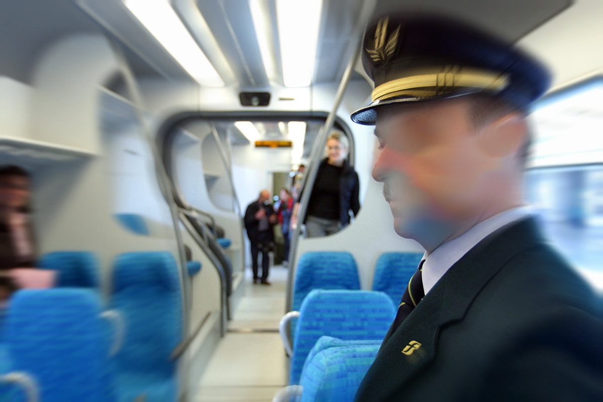 E’ senza biglietto, insulta e minaccia capotreno, solo denuncia per lui