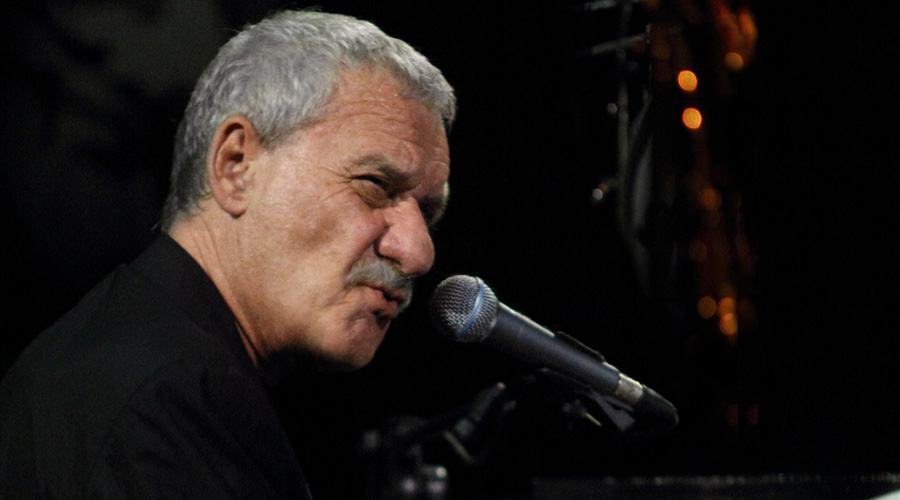 Paolo Conte e i 50 anni di Azzurro, l'omaggio alla canzone d'autore ...