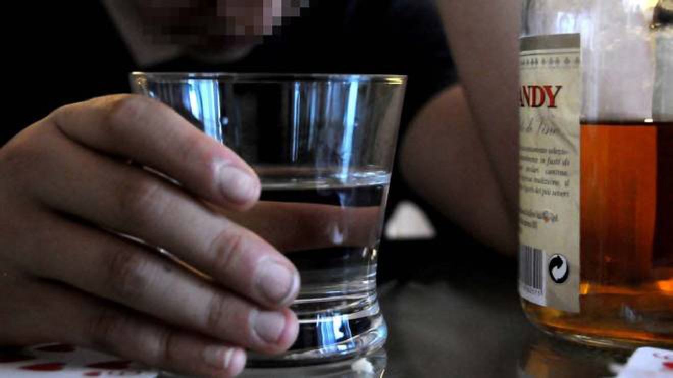 Serve superalcolico a cliente a mezzanotte passata, multa di 5 mila euro