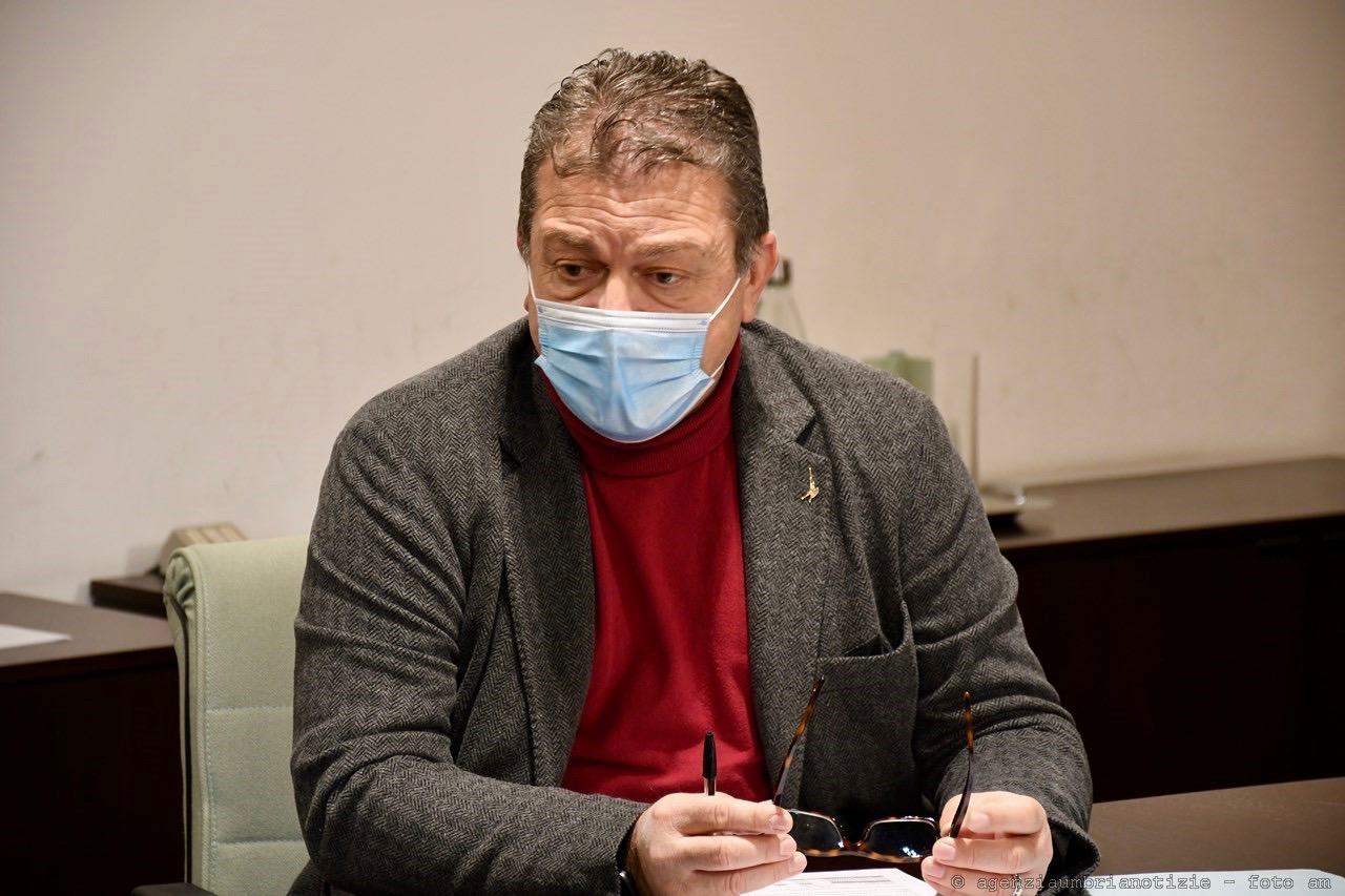 Covid, sorveglianza e farmacovigilanza, monitoraggio continuo e costante