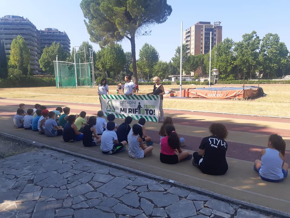 L'ambiente è nelle nostre mani, dicono i volontari del gruppo "Mi Rifiuto"