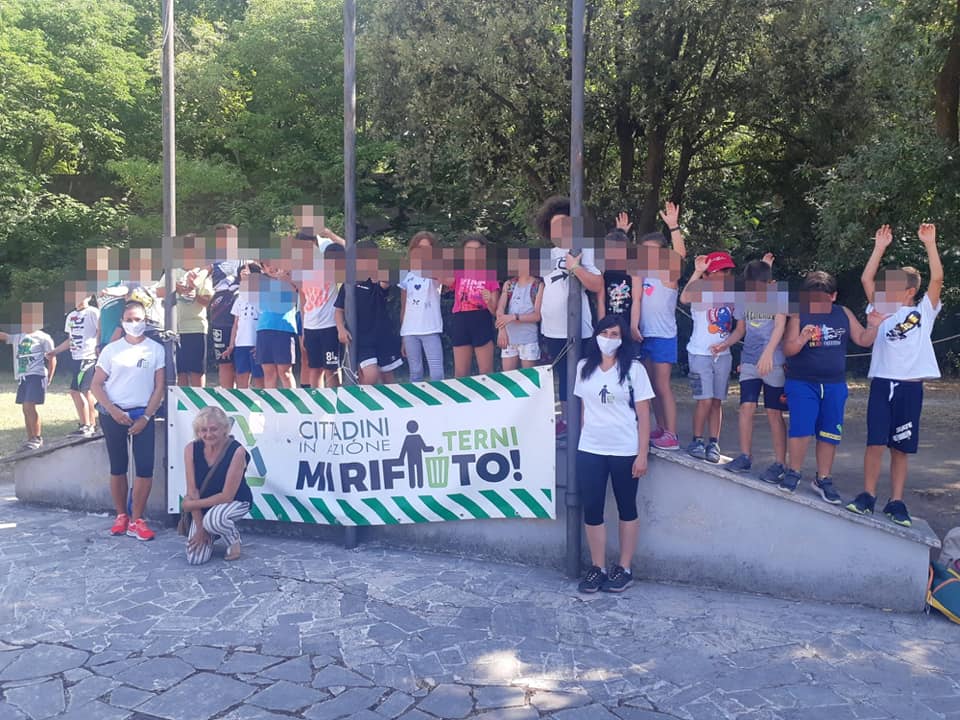 L'ambiente è nelle nostre mani, dicono i volontari del gruppo "Mi Rifiuto"