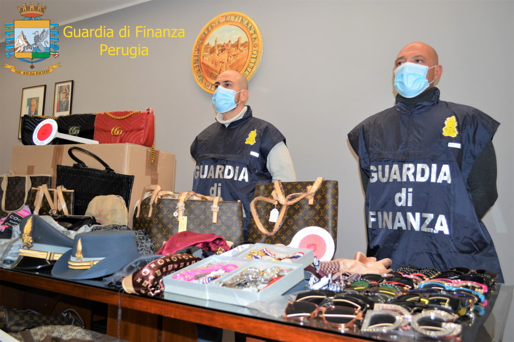 Rolex e Louis Vuitton contraffatti alla Fiera di San Florido a Città di ...