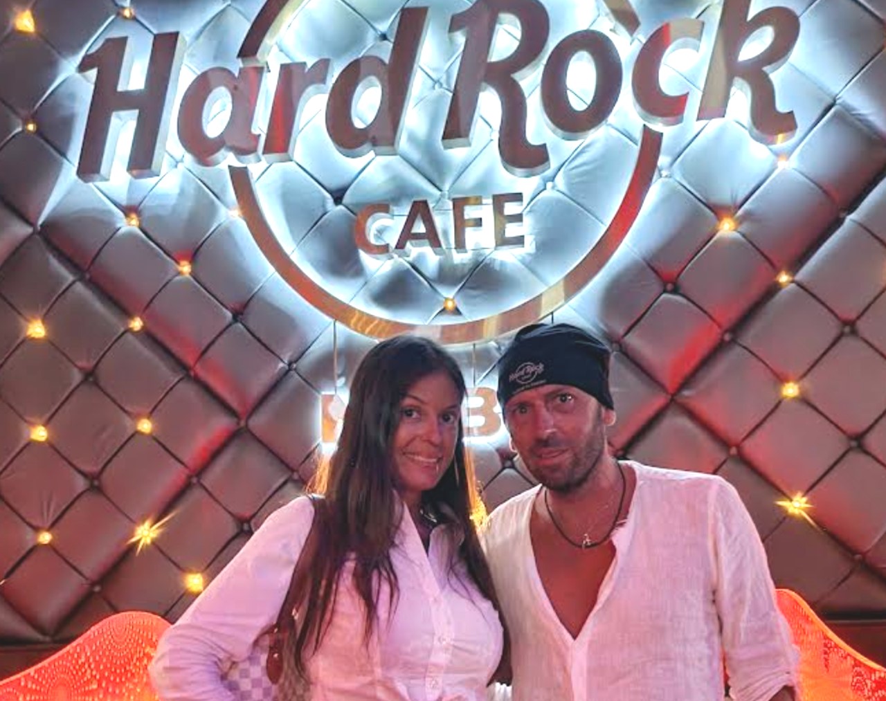 Sara Tommasi scatena il finimondo all'Hard Rock Cafè di Sharm