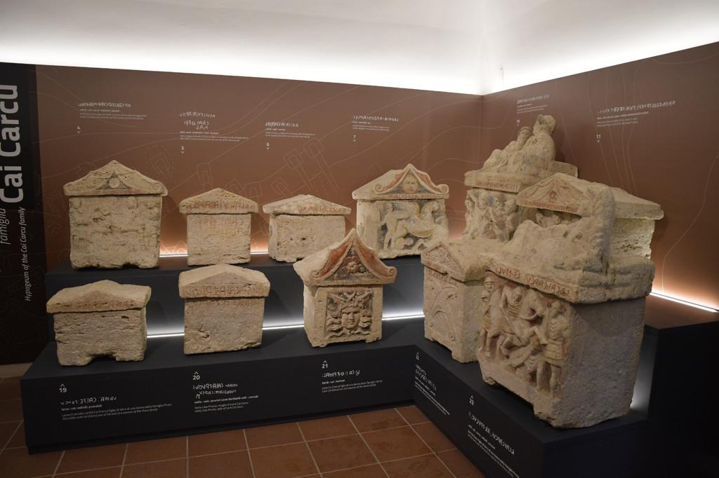 All’Ipogeo dei Volumni presentato allestimento dedicato Cai Carcu