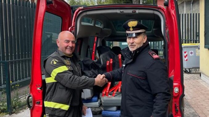 Donati, dai carabinieri, attrezzi da lavoro ai Vigili del fuoco Perugia