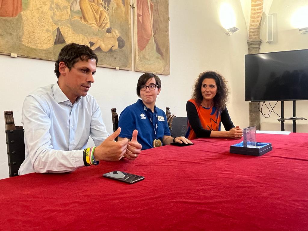 La campionessa di nuoto Chiara Andidero accolta