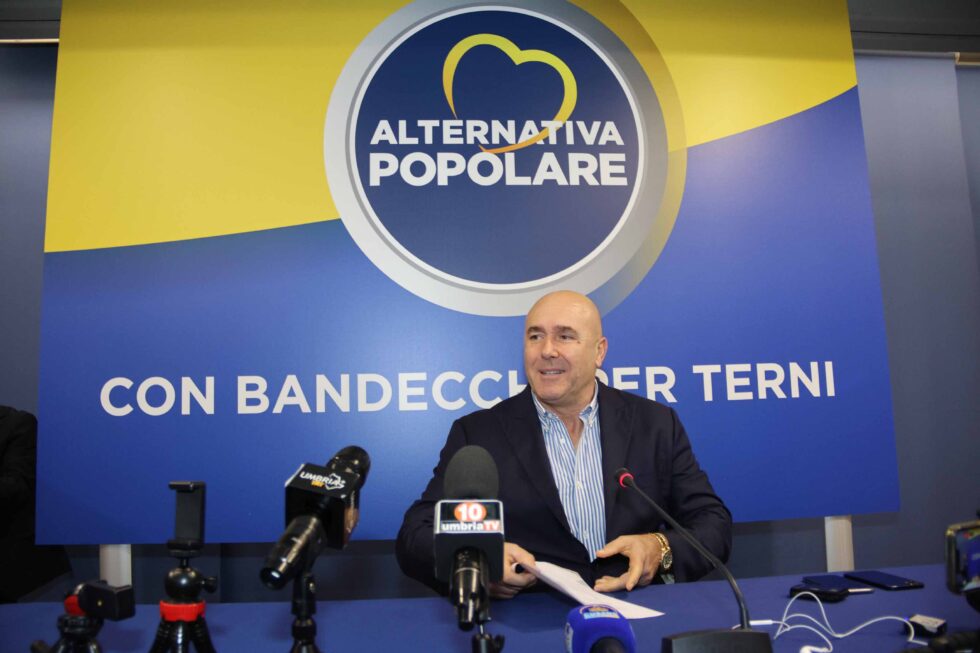 Alternativa Popolare contro Centrodestra, insulti e violenza nei toni