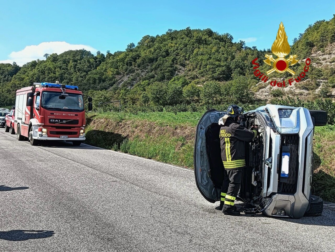 Incidente stradale sulla SP 104 a Città di Castello: SUV si ribalta