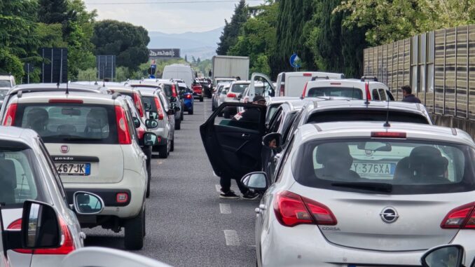 Tamponamento tra camion 9 nove auto sulla E45 SS 3 Bis Tiberina