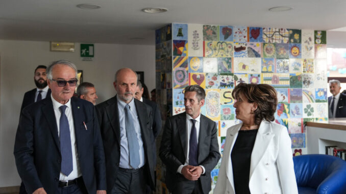 Il ministro Schillaci visita il Residence “Daniele Chianelli”