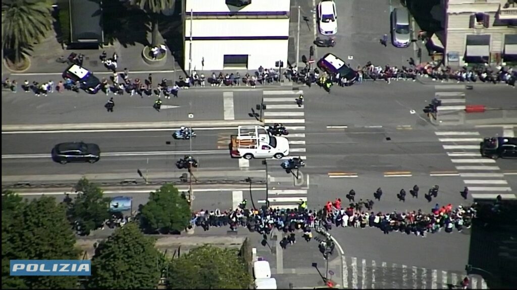 L'ultimo viaggio di Papa Francesco: Roma saluta il Pontefice
